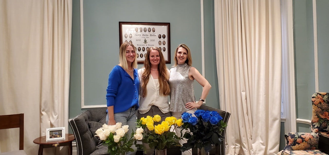 Recruitment Roses in Tri Delta Colours – Toronto Alumnae Chapter